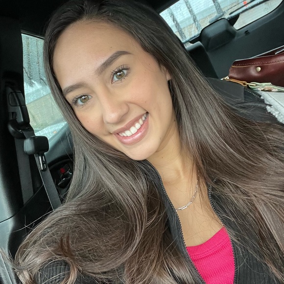 Lizbeth's Closet (@lizbethv01) | Poshmark